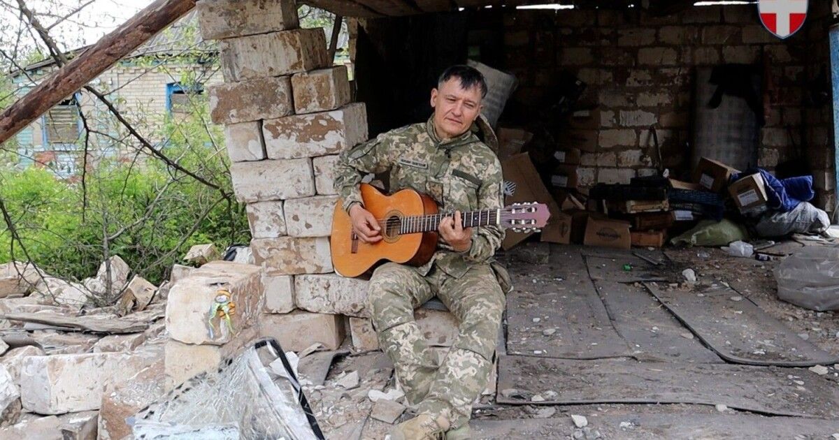 Відомий бард з Волині на передовій і воює і куховарить і малює Фото